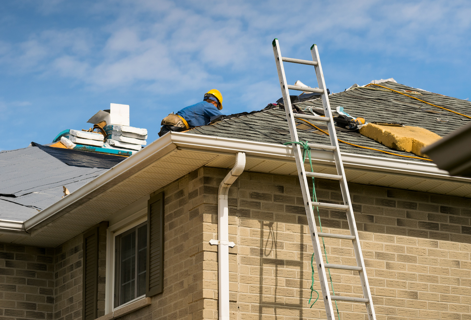 Should You Repair Or Replace Your Roof? (Homeowners Guide)
